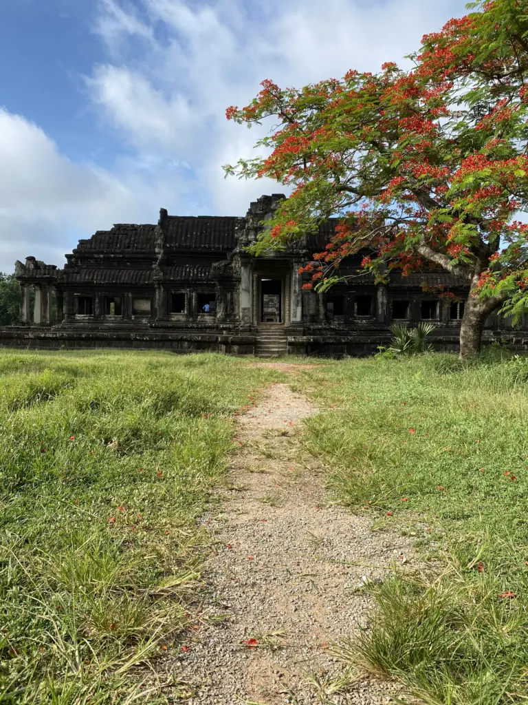 9 Pro Tips to See the Angkor Wat Sunrise (Ultimate Guide)