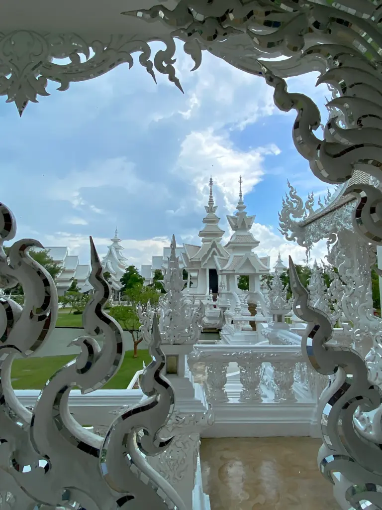 15 Facts & Symbolisms of the White Temple (Wat Rong Khun)